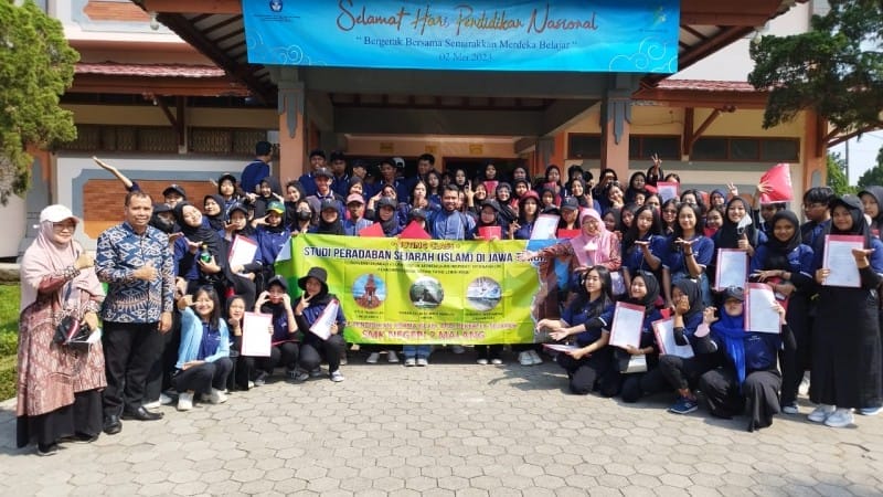 Belajar Membangun Peradaban Masa Depan, Siswa Kelas X Mengikuti Outing ...