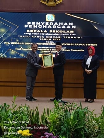 Kepala Sekolah Kota Malang Berjaya, Kepala SMK Negeri 2 Malang terima Penghargaan Karya Inovasi ...